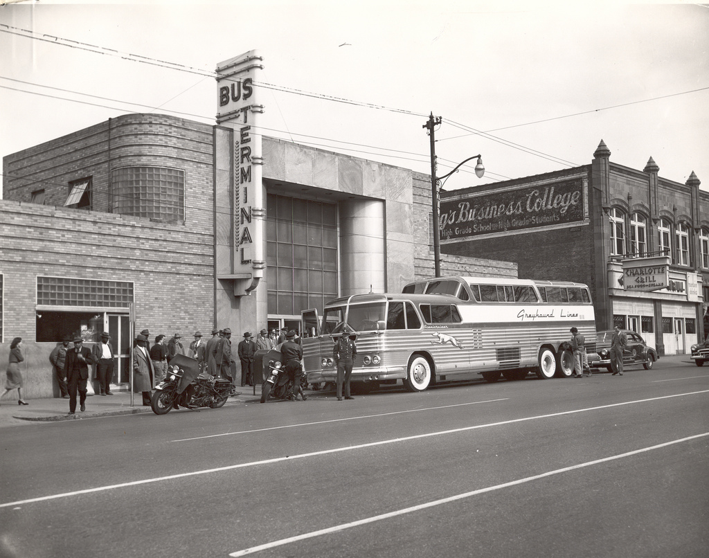 Fantastic Vintage Photos of People at Bus Stops ~ Vintage Everyday