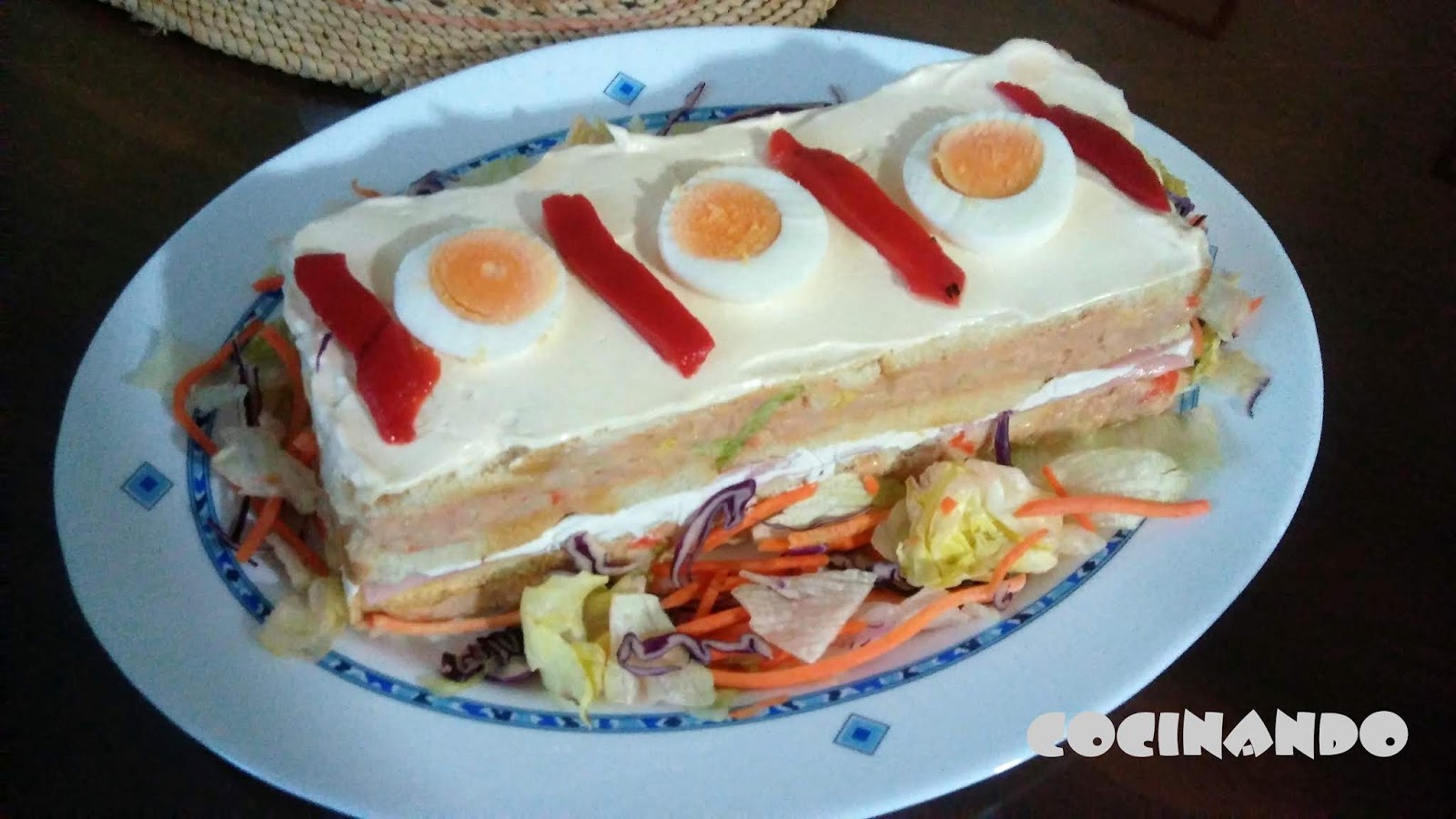 COCINANDO CON TOÑI: Pastel frío de pan de molde con atún y surimi