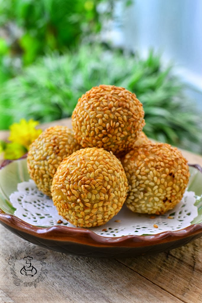 Through The Kitchen Door: Jian Dui 煎堆 (Deep fried glutinous rice balls ...