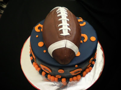 Vintage & Lace Weddings: Groom's Cakes ♥ Football Themed