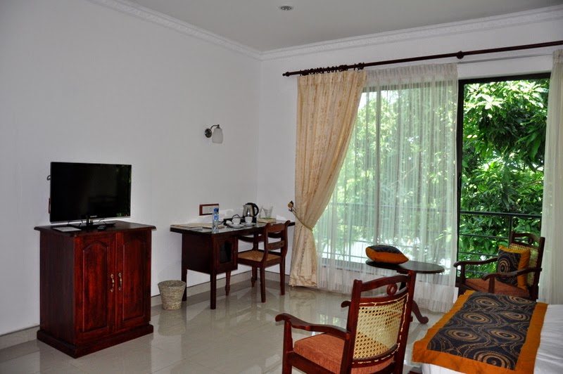 Images of Sri Lanka on blogspot.com: Inside the 'Centuria Lake Resort ...