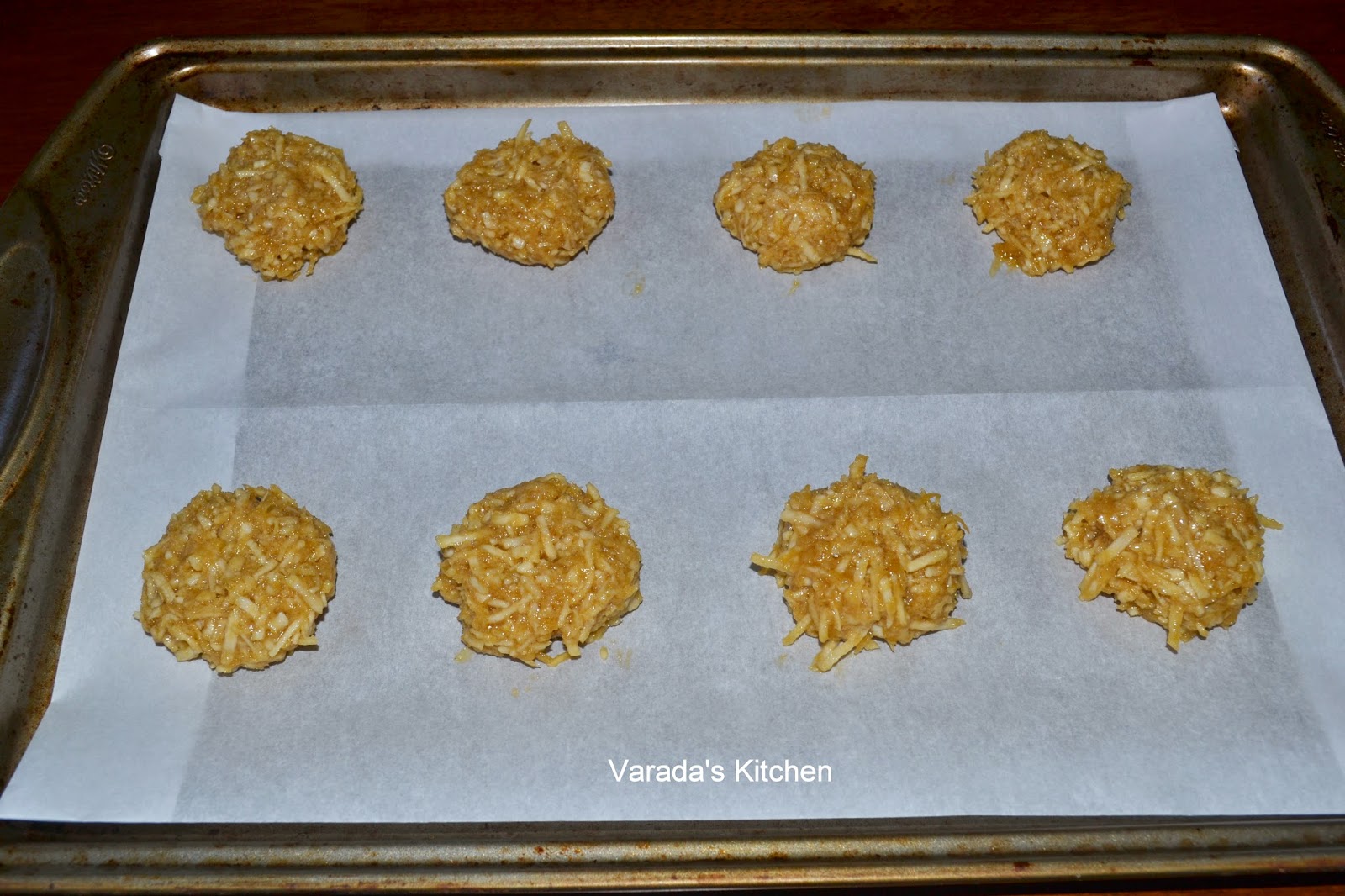 Varada's Kitchen and Garden: Besitos de Coco (Venezuelan Coconut Cookies)