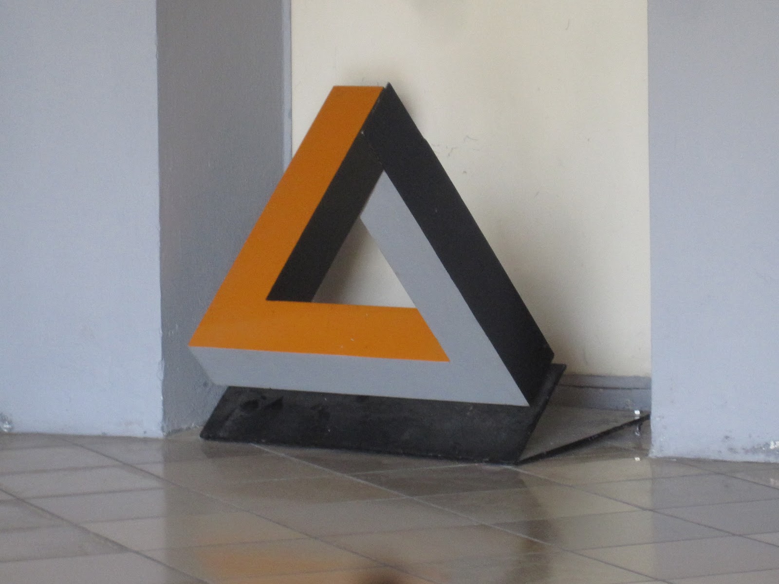 Mike Naylor - creative mathematics: Impossible sculpture