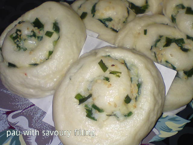 Cooking Pleasure: CHIVES AND PRAWNS PAUS/ROLLED BUNS