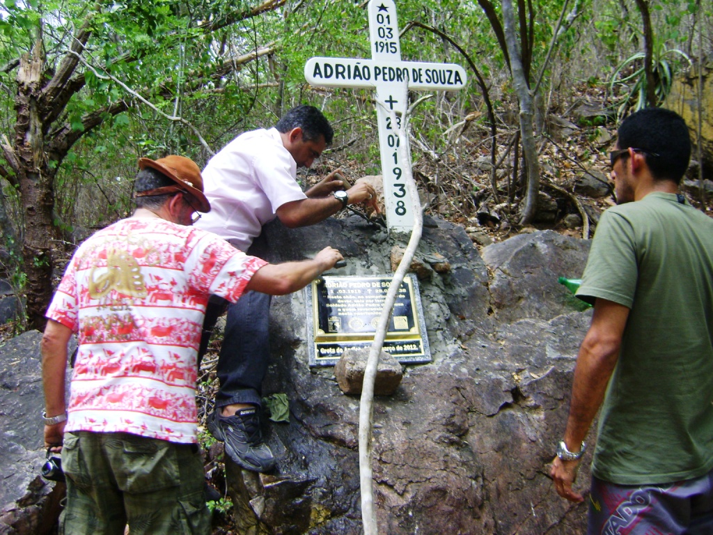 CANINDÉ DANTAS: GROTA DO ANGICO: A HISTÓRIA REVISITADA