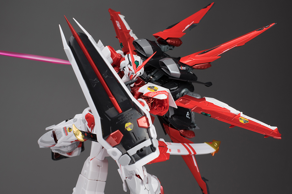 Gundam Family: METAL BUILD Gundam Astray Red Frame + Flight Unit Option ...