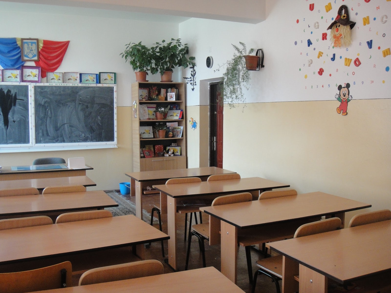 SCOALA GIMNAZIALA NR. 163 BUCURESTI: Imagini din clase