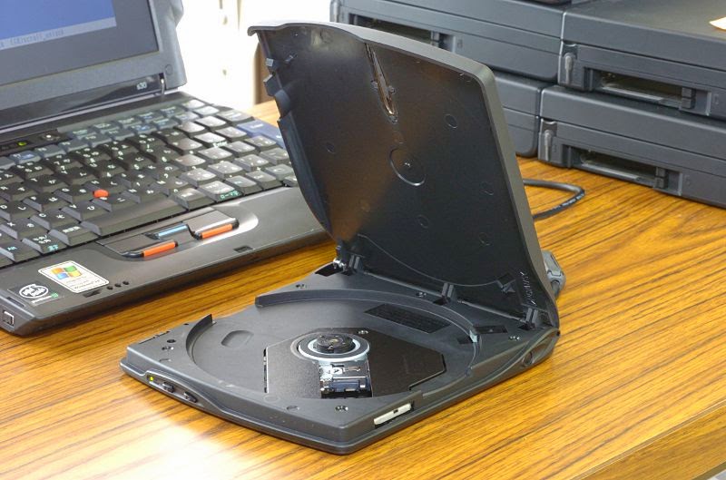 電算機孝行: IBM USB Portable CD-ROM Drive を入手