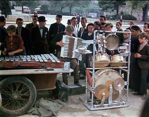 Amazing Color Photos of Occupied Paris During World War II ~ Vintage ...