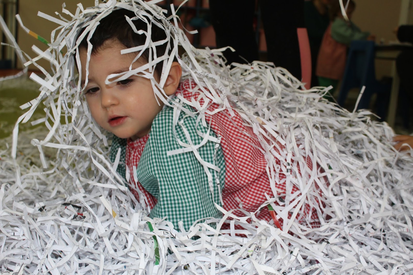 Gresol Kids: Shredded paper activity - "I am a little snowman"