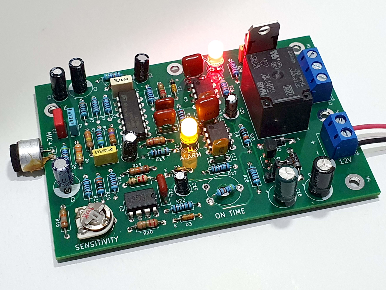 Volumetric sensor (broken window or opened door alarm) · One Transistor