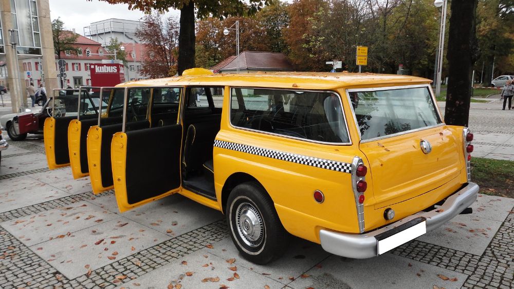 When Checker Went Long: 24 Amazing Photos of Checker Aerobus 8-Door ...
