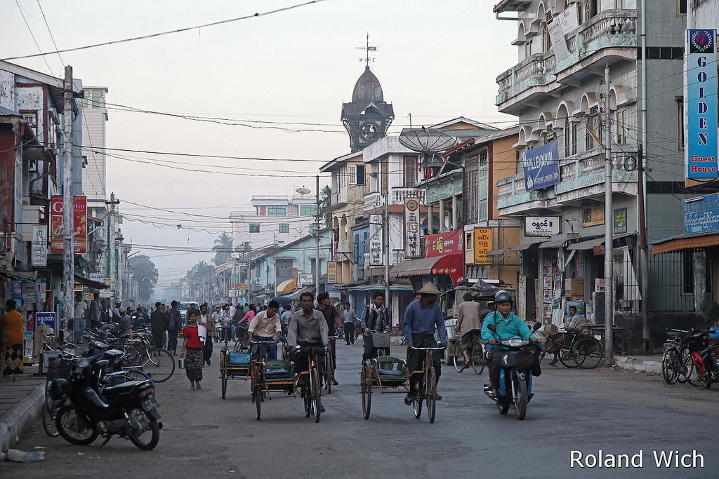 Akyab ၿမိဳ႕၏ ကုိလုိနီအလွ တရားမ်ား ေနဝင္ခ်ိန္ ~ Akyab Mirror