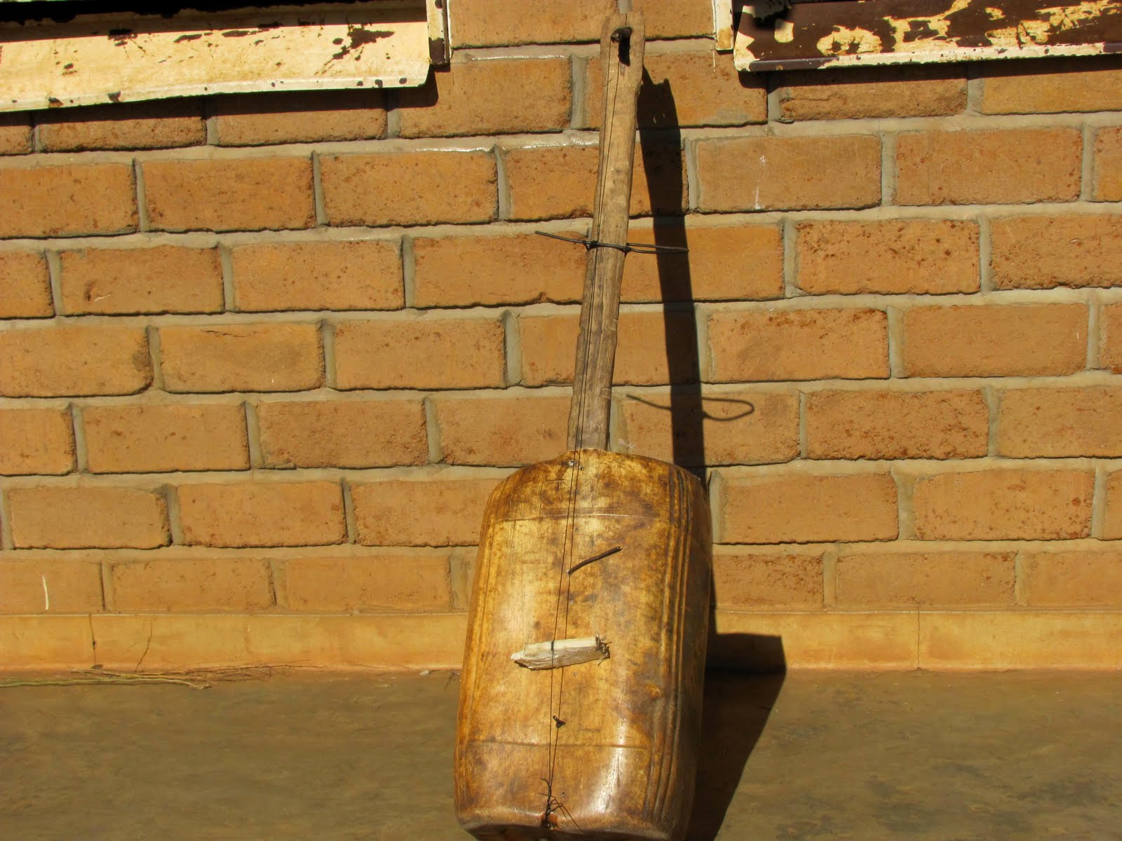 Malawi Pangaea Project: Malawi musical instrument - Guitar