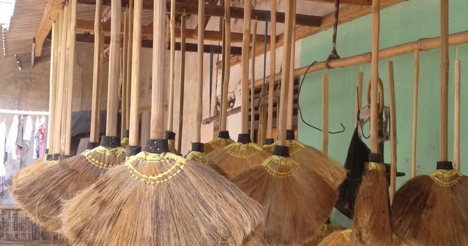 Cara Membuat Sapu Dari Sabut Kelapa - Dunia Digital