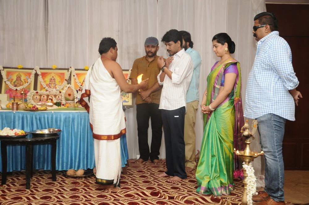 Tharai Thappattai Movie Pooja Stills!!! தாரை தப்பட்டை' பூஜை!!!