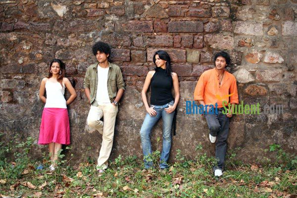 Hot and bubbly Ishita sharma as anji from kuchh to log kahenge