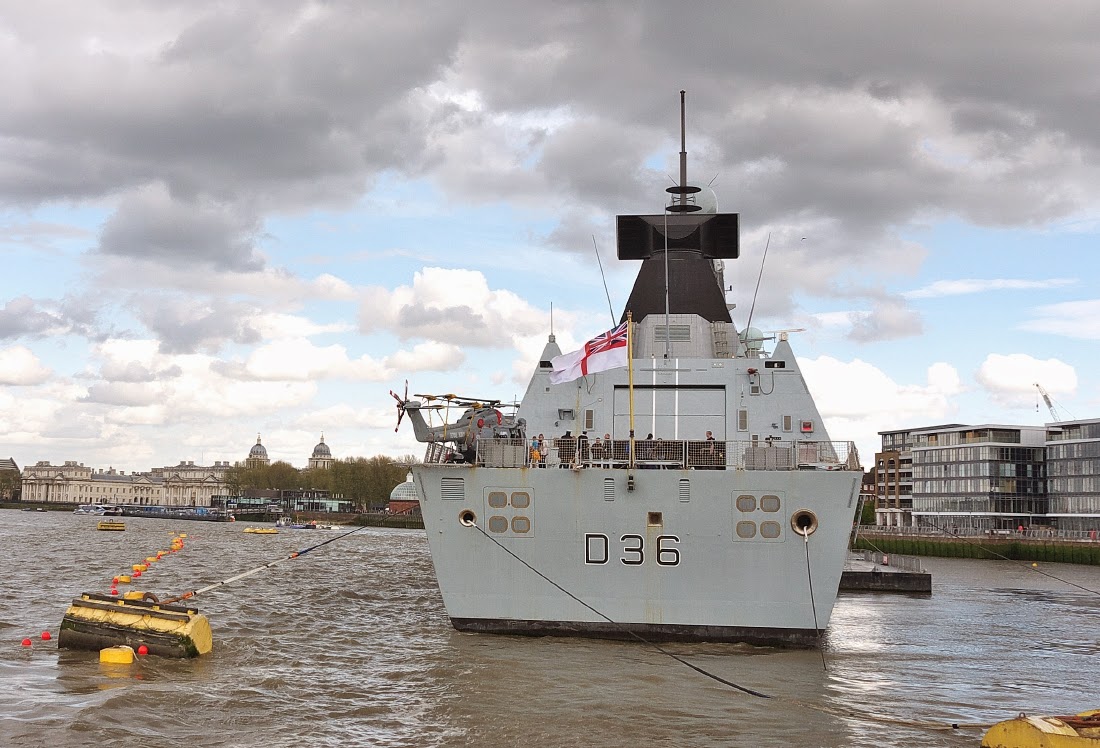 Paint-it-Pink: Après-Salute 2015: HMS Defender