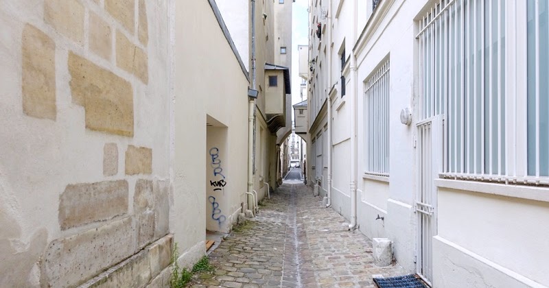 Paris : Ruelle Sourdis, atmosphère médiévale anachronique pour une ...