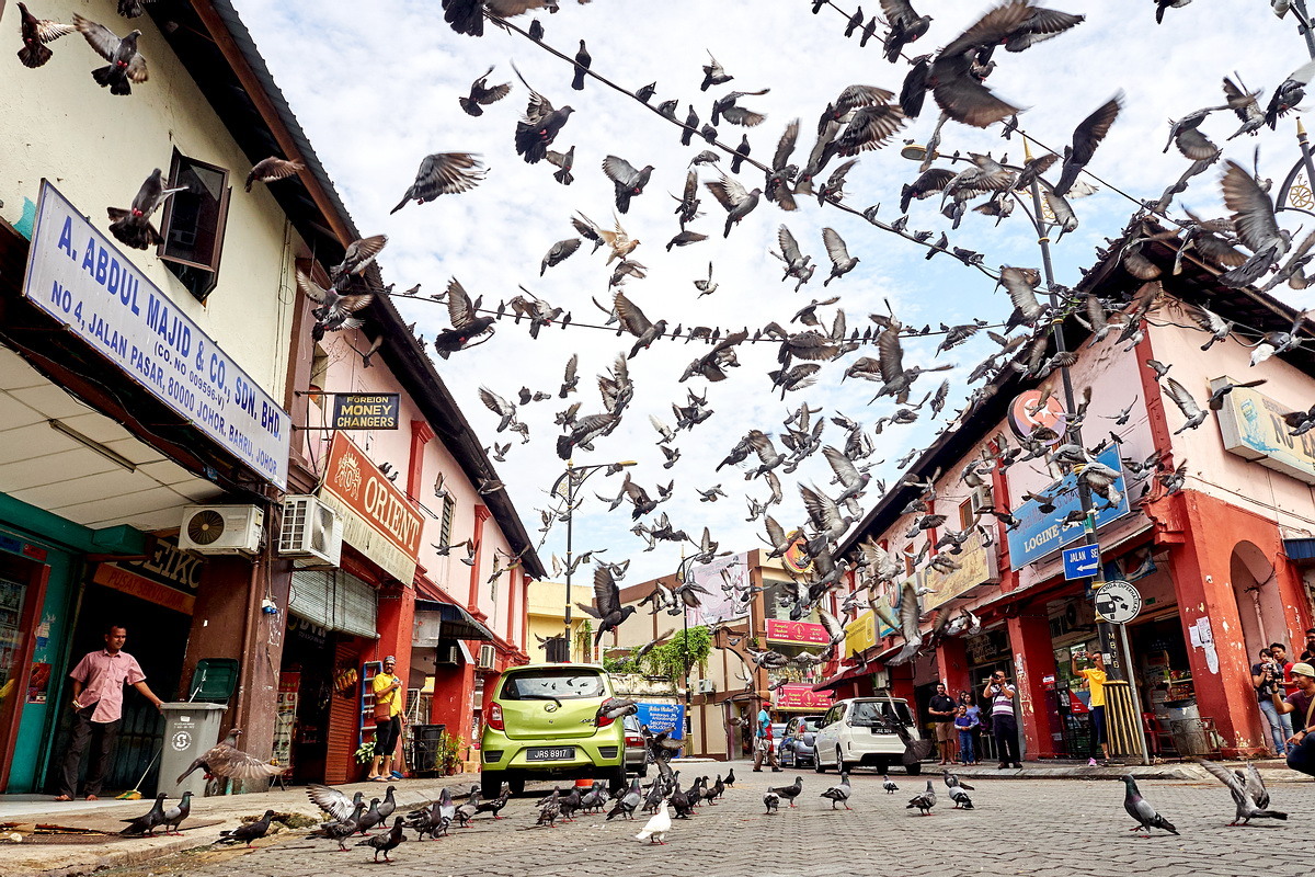 ROBIN WONG : Unconventional Street Photography Tips