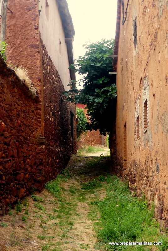 Visitar los pueblos rojos y negros de Segovia - Preparar Maletas, blog ...