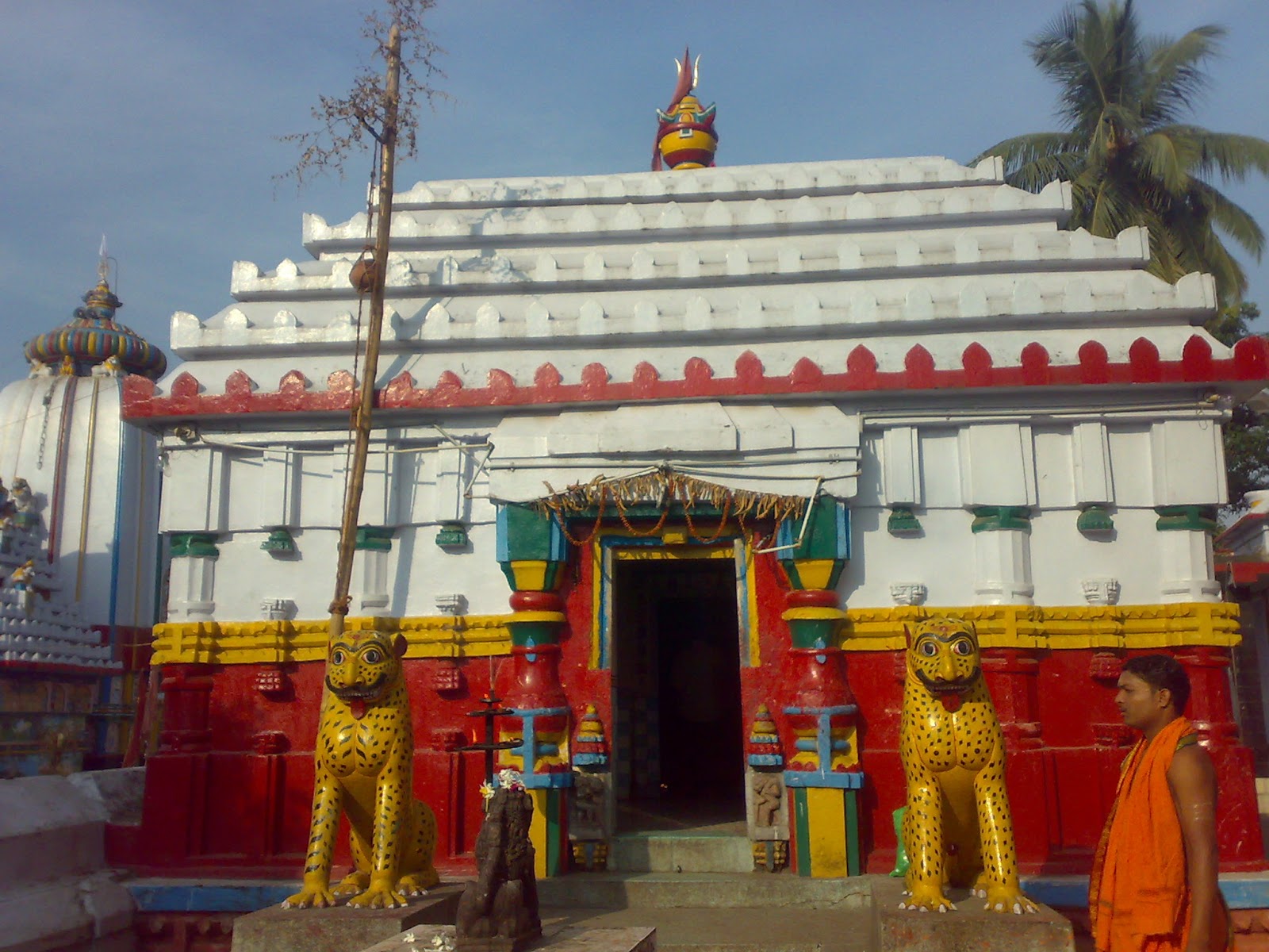 LADUBABA, SARANKUL: OTHER DEITIES IN THE CAMPOUS