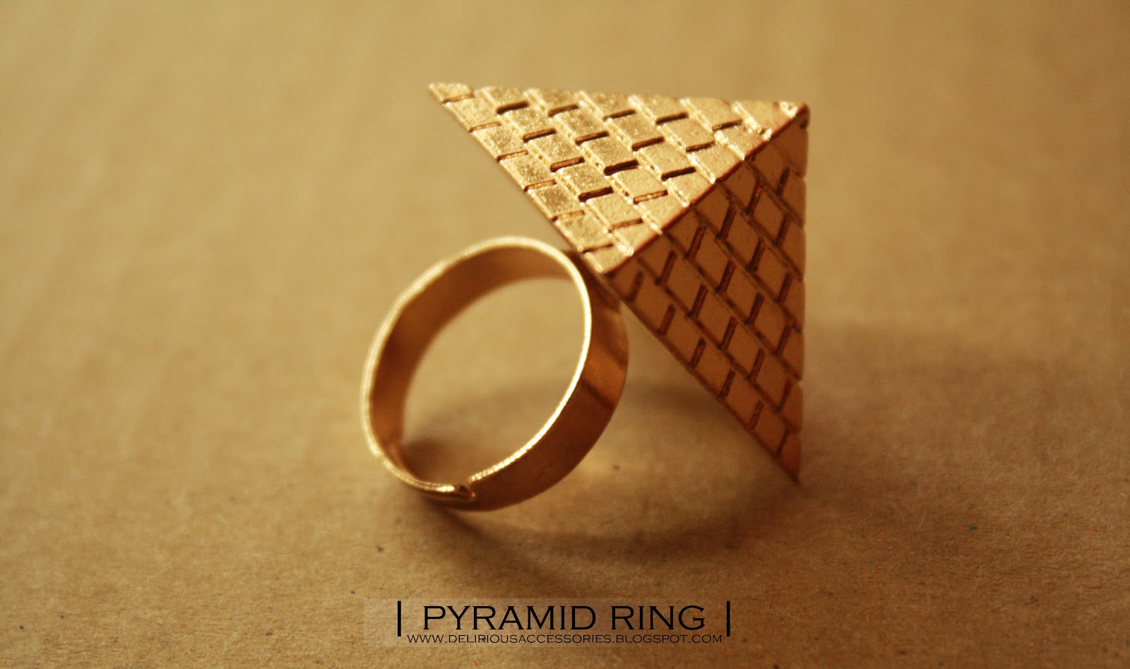 delirious: R094- Pyramid Ring