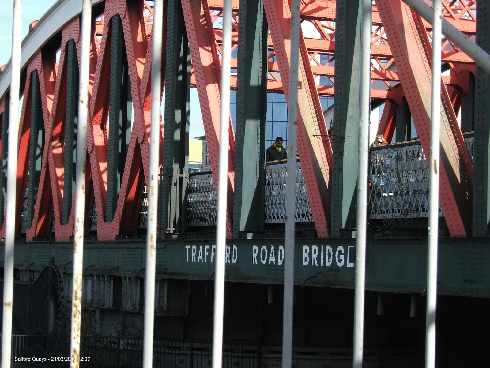 Andrew Simpson: The bridges of Salford and Manchester .......... nu 17 ...