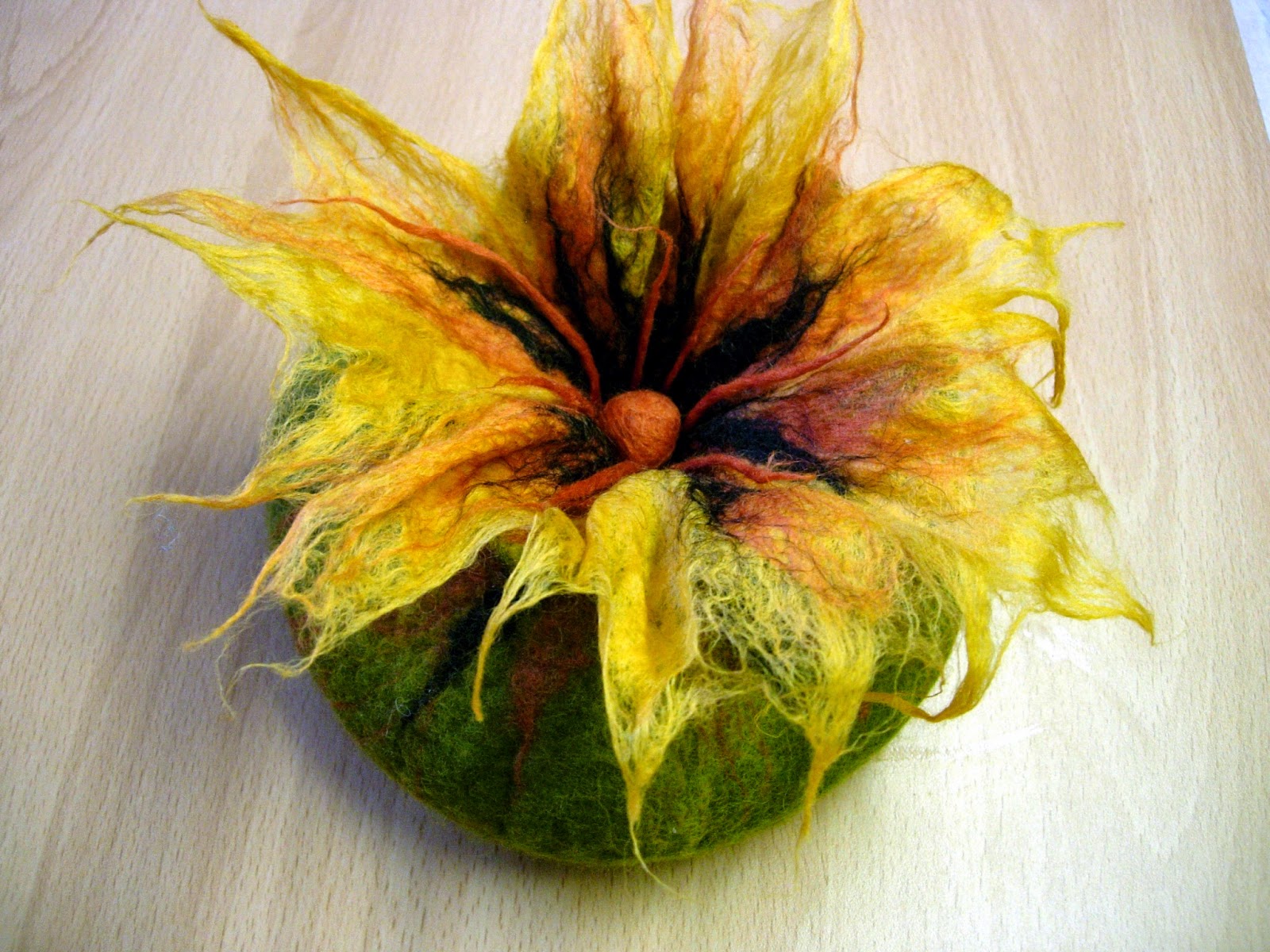FELTING matters... : Felting FLOWERS...