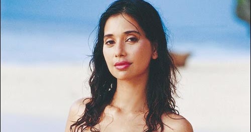 Koleksi Foto Hot dan Seksi Ayu Azhari (4) | Naviri Magazine