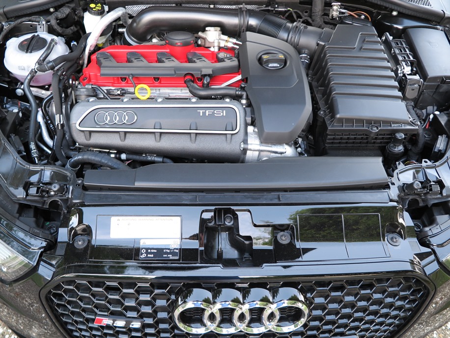 drivingandlife: AUDI RS3 - A Racer at Heart