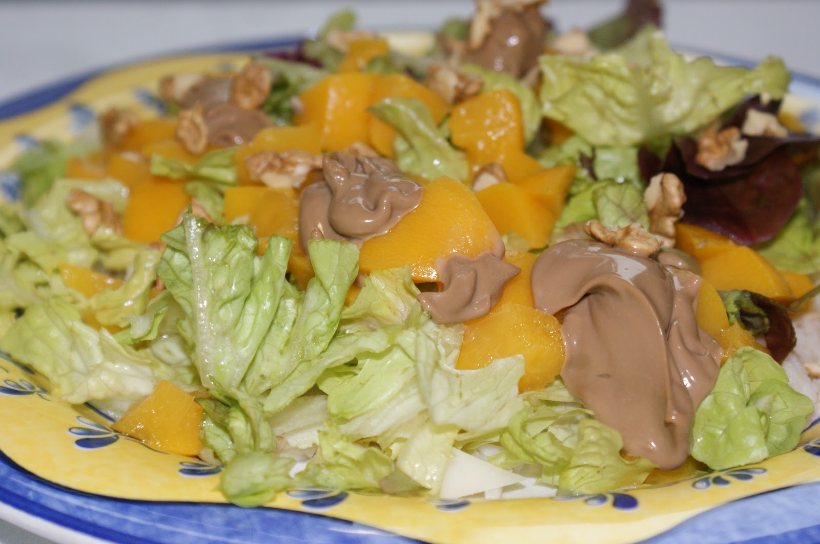 LUPE TE DA RECETAS: ENSALADA DE MANGO Y NUECES