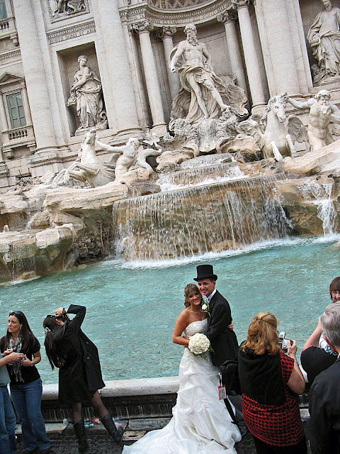 Stock Pictures: Trevi Fountain (Fontana di Trevi) in Rome