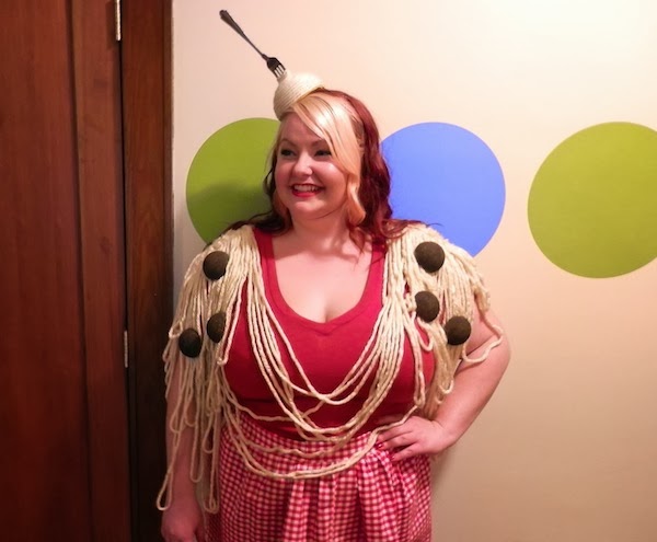 DIY: Spaghetti & Meatballs Costume | Neon Rattail