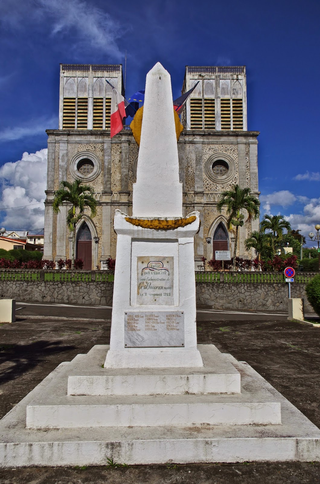 PHOTOS D'IL: Première expo " Les monuments aux morts de la Martinique"