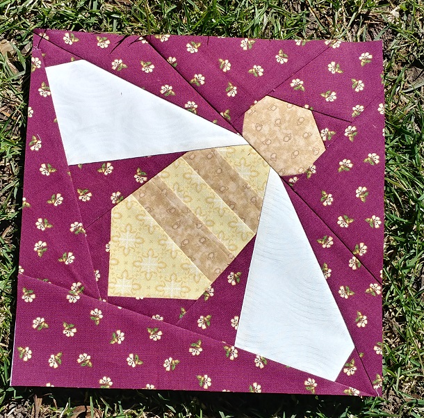 The Life of Riley: Gridster Bee: Paper Pieced Honey Bee Block Instructions