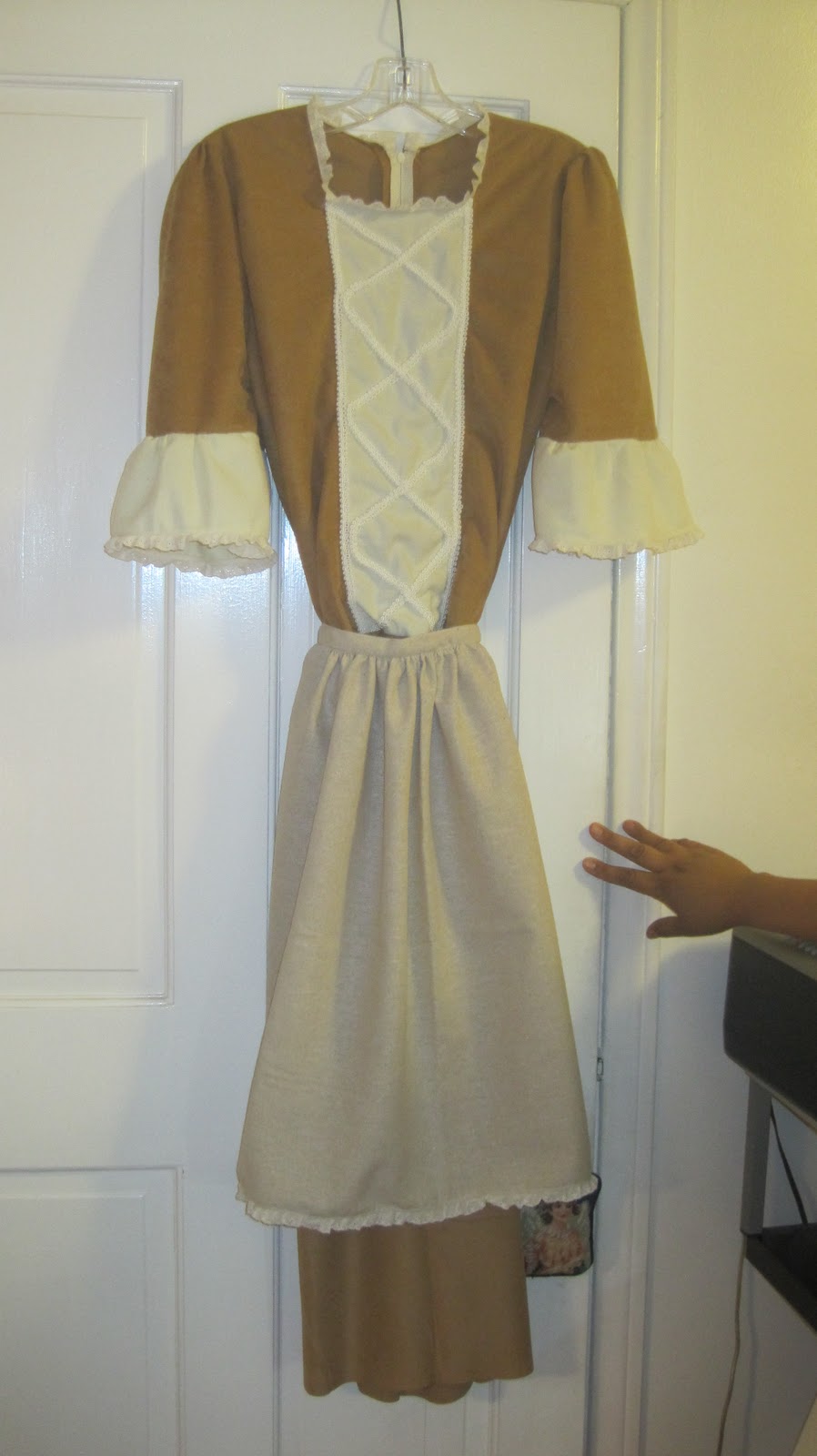 Lisa's Spot: How to sew a Colonial Dress