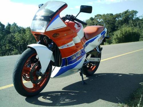Bela Moto: Honda CBR 450 SR