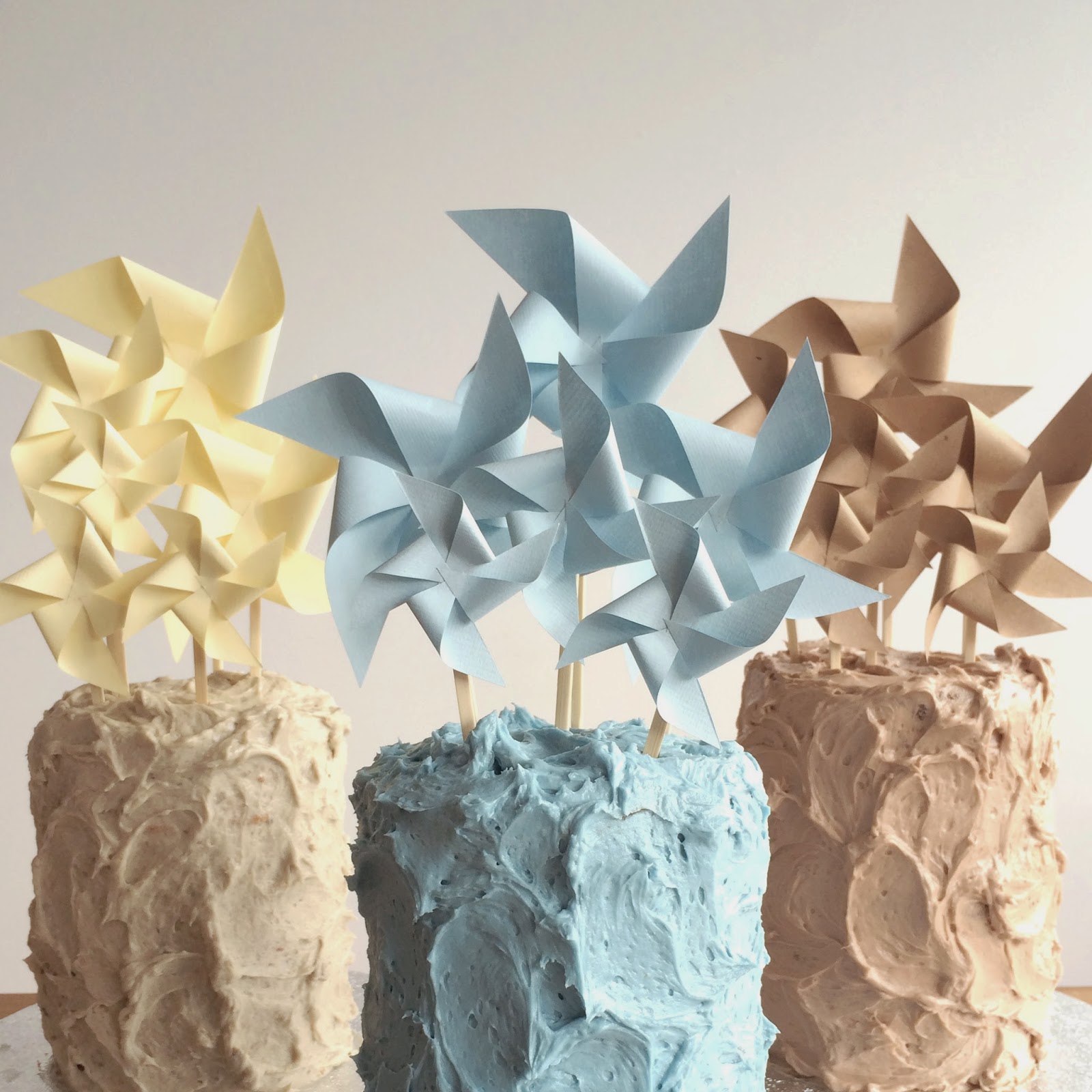 LEKKERSVANKIRA: WINDMILL BIRTHDAY CAKES AND CUPCAKES