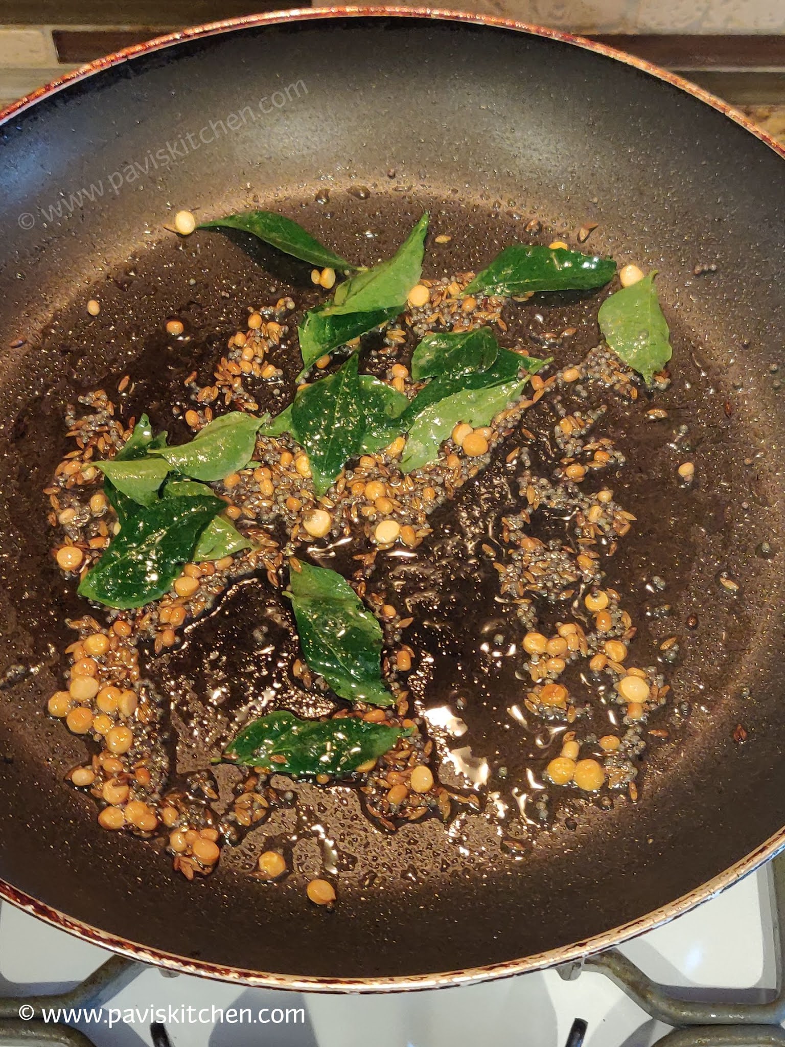 mullangi poriyal recipe | radish poriyal | mullangi curry | radish palya