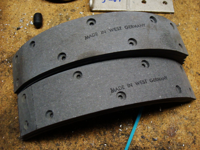 Scottie's Workshop: Replacing brake shoe linings on a BMW /2 Motorcycle
