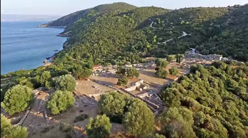 ΕΝΝΕΑ ΕΤΗ ΦΩΤΟΣ: ΠΕΤΩΝΤΑΣ ΠΑΝΩ ΑΠΟ ΤΟΝ ΑΡΧΑΙΟΛΟΓΙΚΟ ΧΩΡΟ ΡΑΜΝΟΥΣ ΣΤΟΝ ...