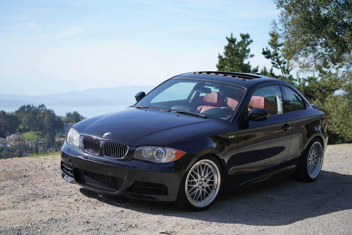 Black & Red: 2011 BMW 135i E82 - DailyTurismo