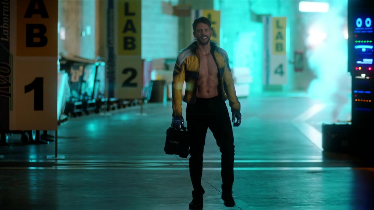 ausCAPS: Jon Cor shirtless in The Flash 7-11 "Family Matters, Part 2"