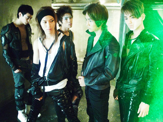 ELOSOUL.ONLINE: SHINee Releases 'Lucifer' Music Video