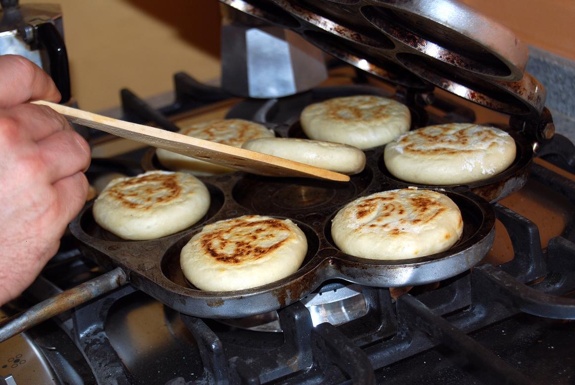 MUY MUY HECHO: ITALIANOSSSSS: TIGELLA Y PESTO DE MODENA(BATTUTINO)