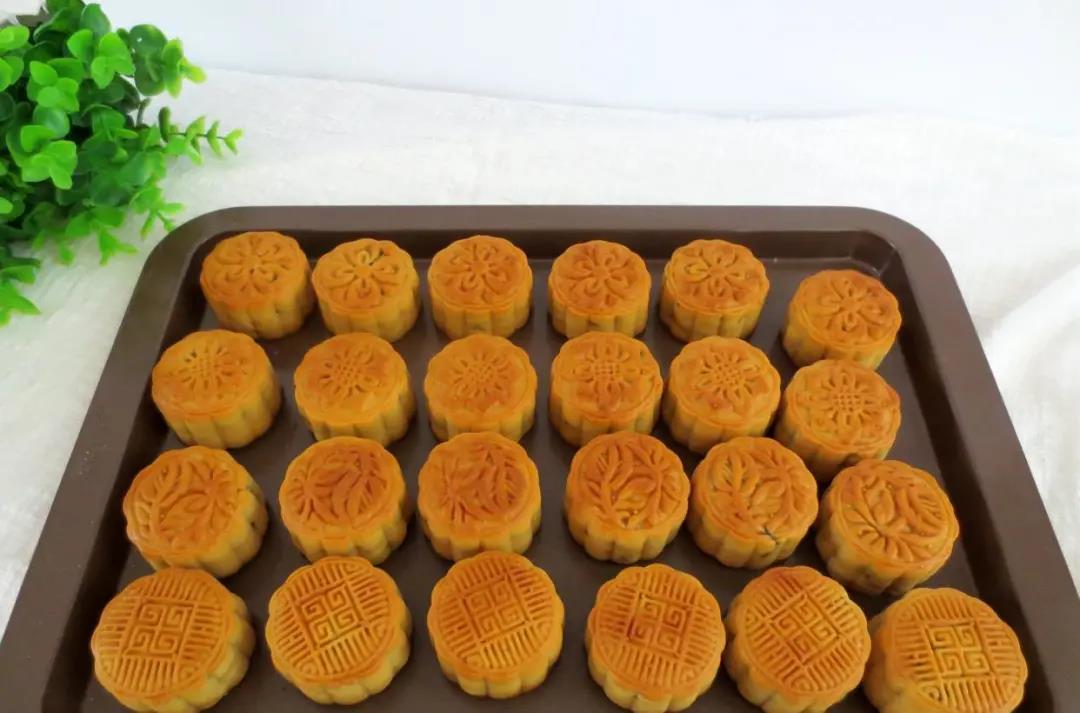 Homemade Mooncakes with Five Nuts