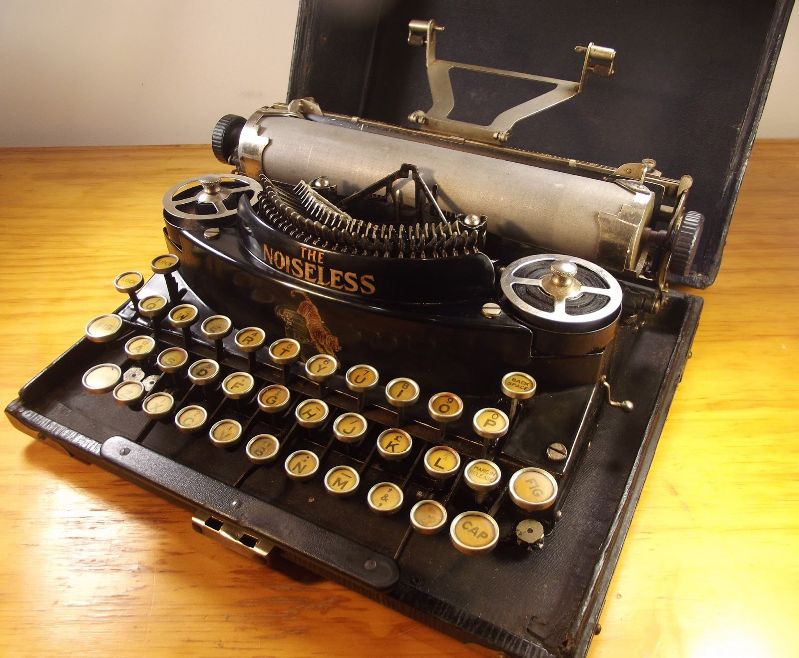 oz.Typewriter: The Original Noiseless Portable Typewriter