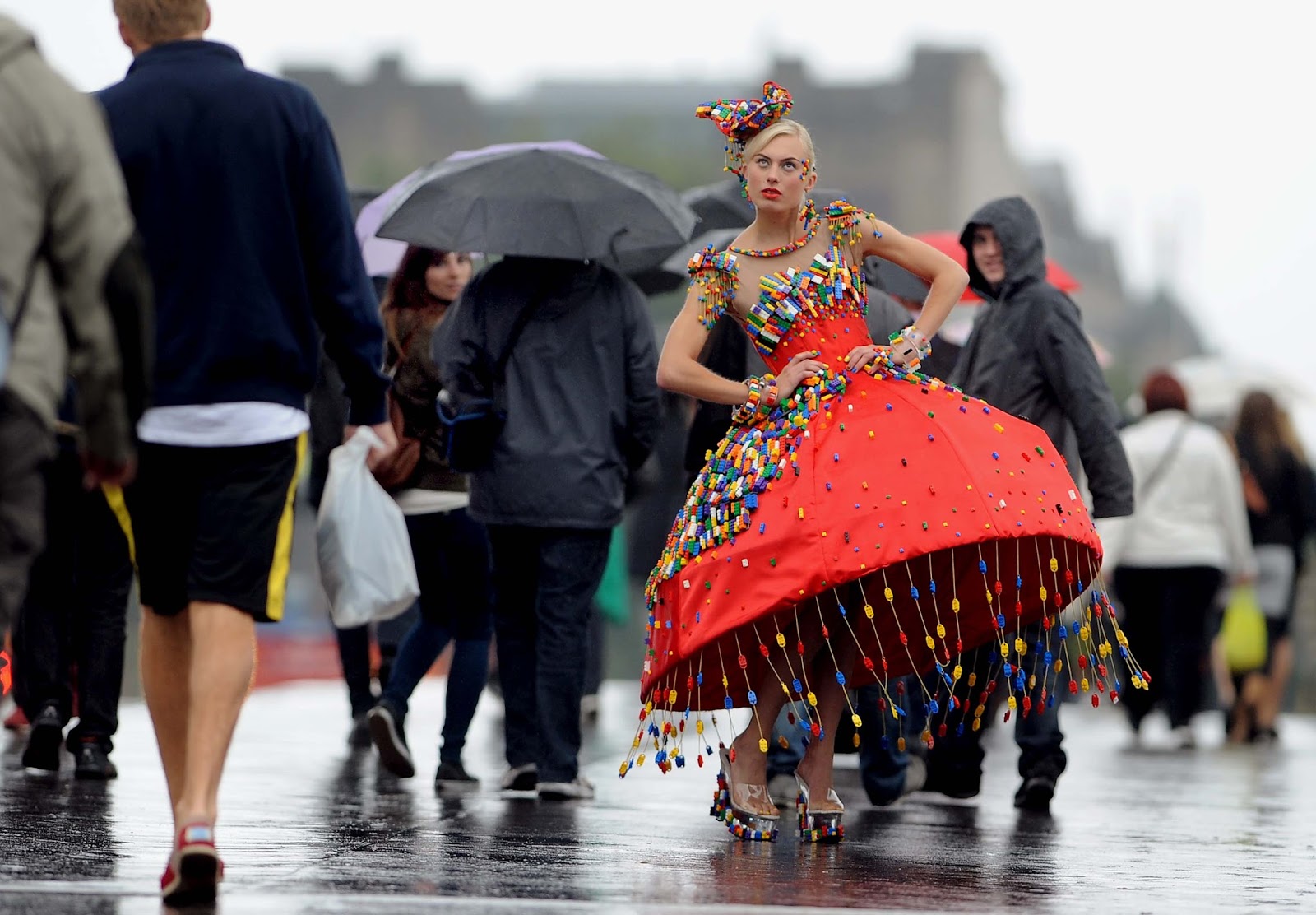 Cycle in Heels : THE LEGO DRESS FOR THE FASHION WEEK