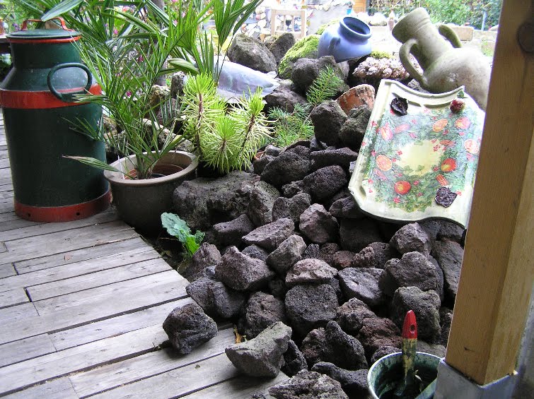 onze tuin: Keien en lavastenen